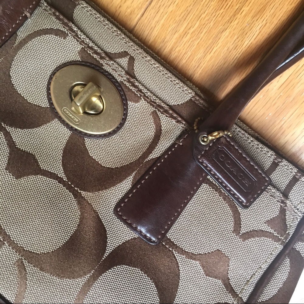 Coach Logo Authentic Shoulder/ Hand Bag - Gem